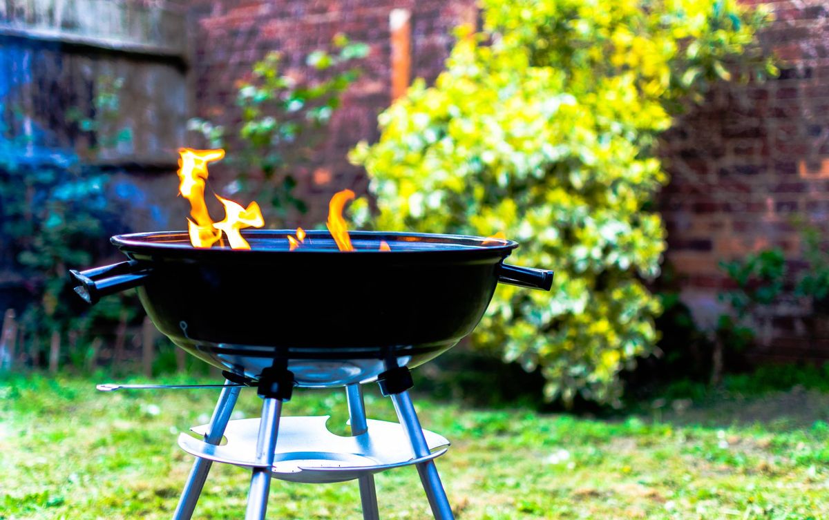 UK garden rules for anyone using a BBQ or fire pit including neighbours ...