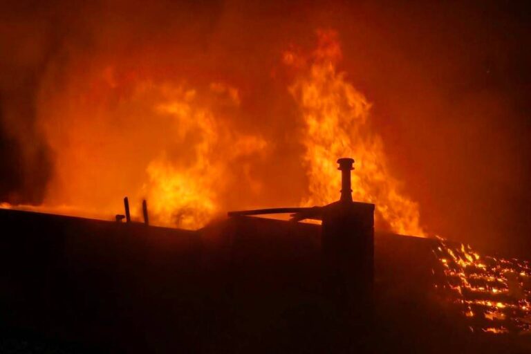 VIDEO: Brentwood Bay restaurant destroyed in early morning fire - All ...